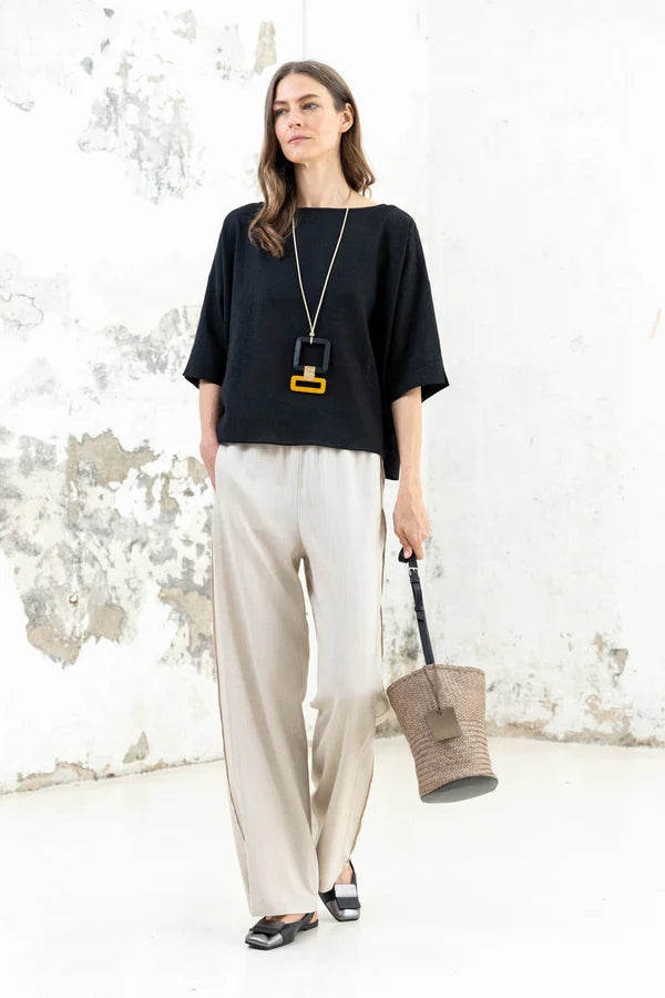 A comfortable summer look with the garments from the Odisea collection ...